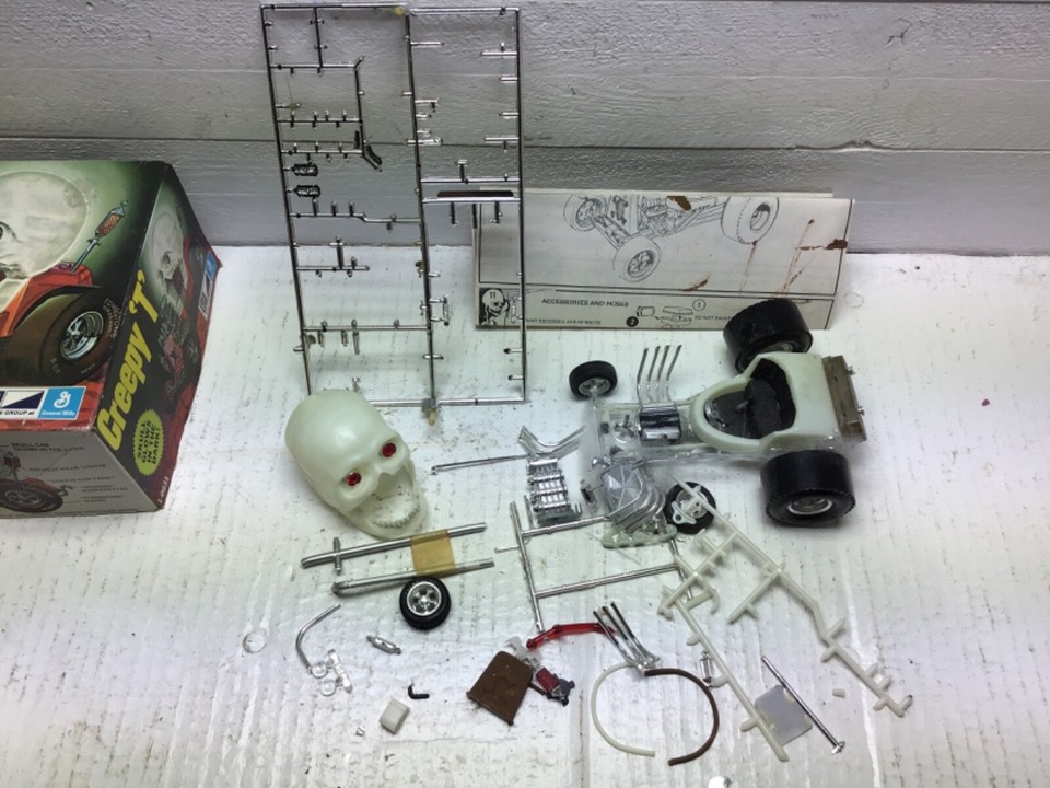 1/25 Scale MPC Creepy T Model Car Kit #1-0631 STARTED | eBay
