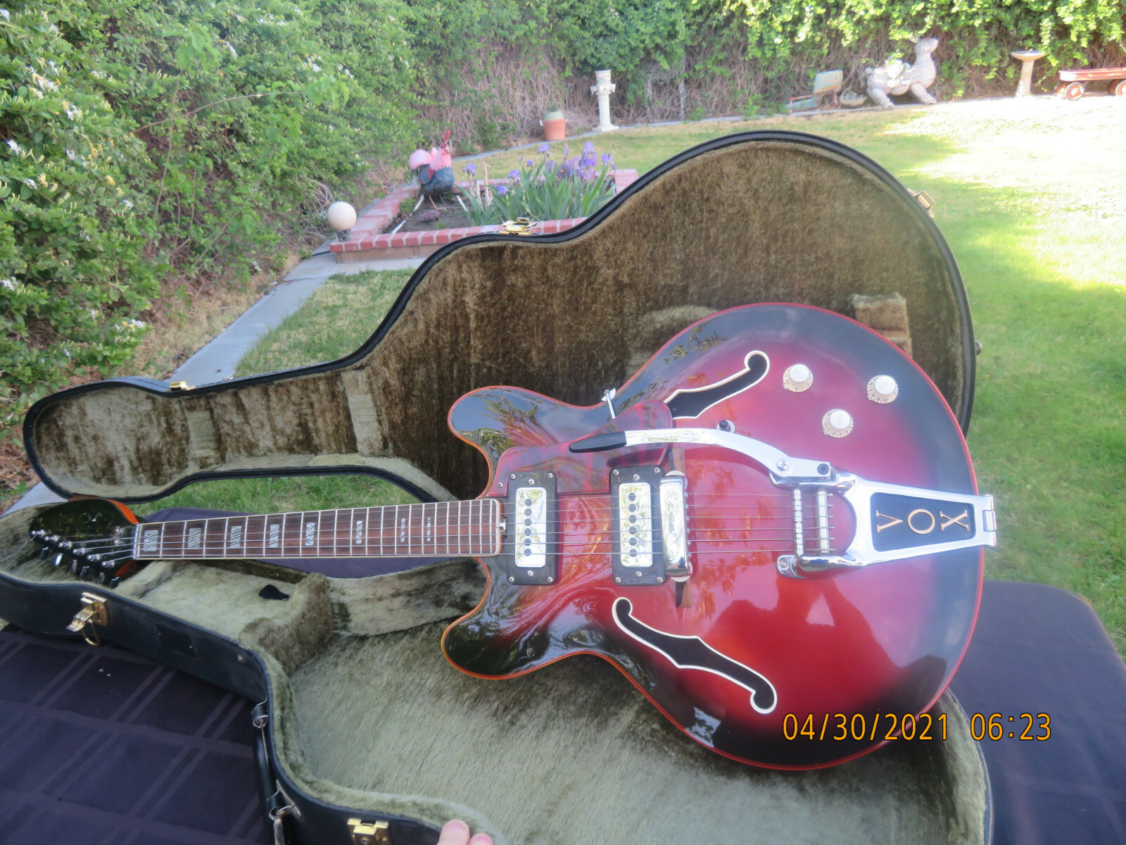 Vox Ultrasonic XII Electric Guitar V275 >> Vintage Guitar and Bass