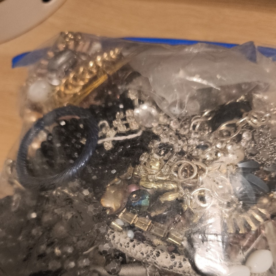 Job Lot unsorted Vintage Broken Silver And Gold Tone Jewellery 1.6KG ...