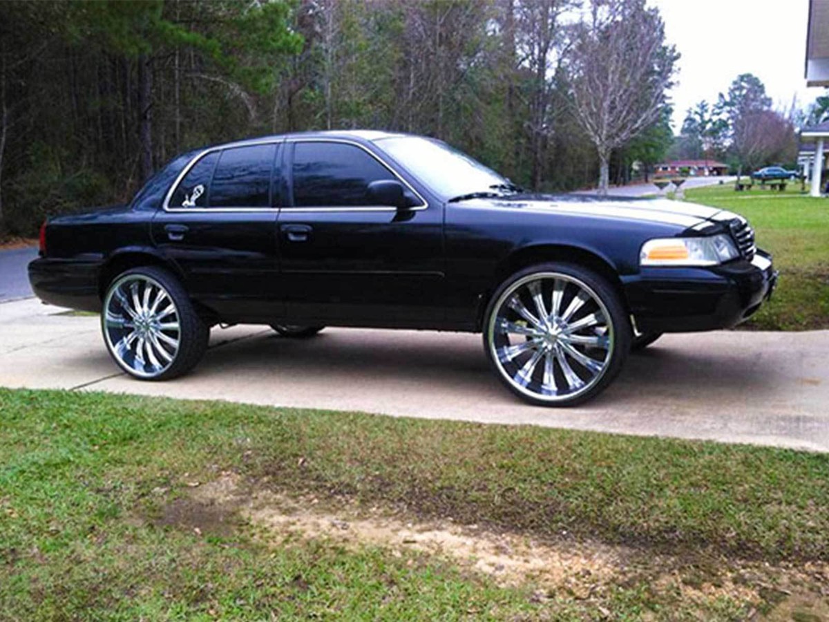 Crown Victoria 24s Police Investigating Early Morning Shooting Death