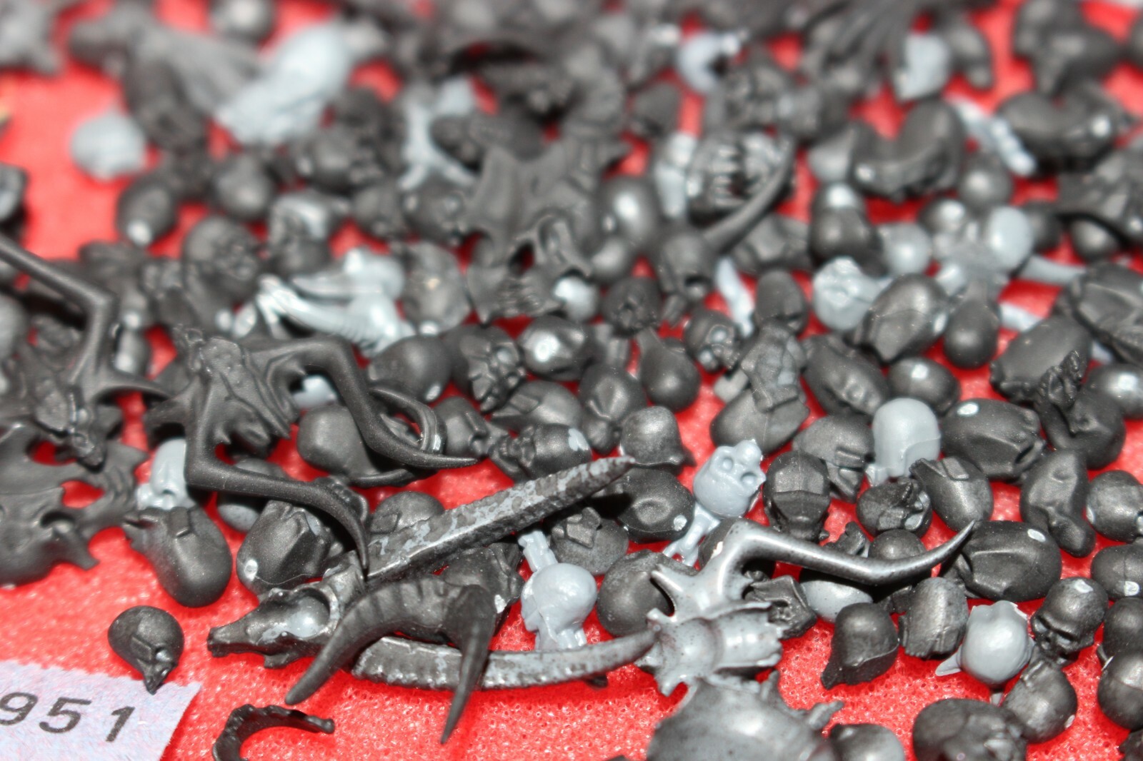 Games Workshop Warhammer 40k WH40K Basing Skulls Heads Job Lot Scenery ...