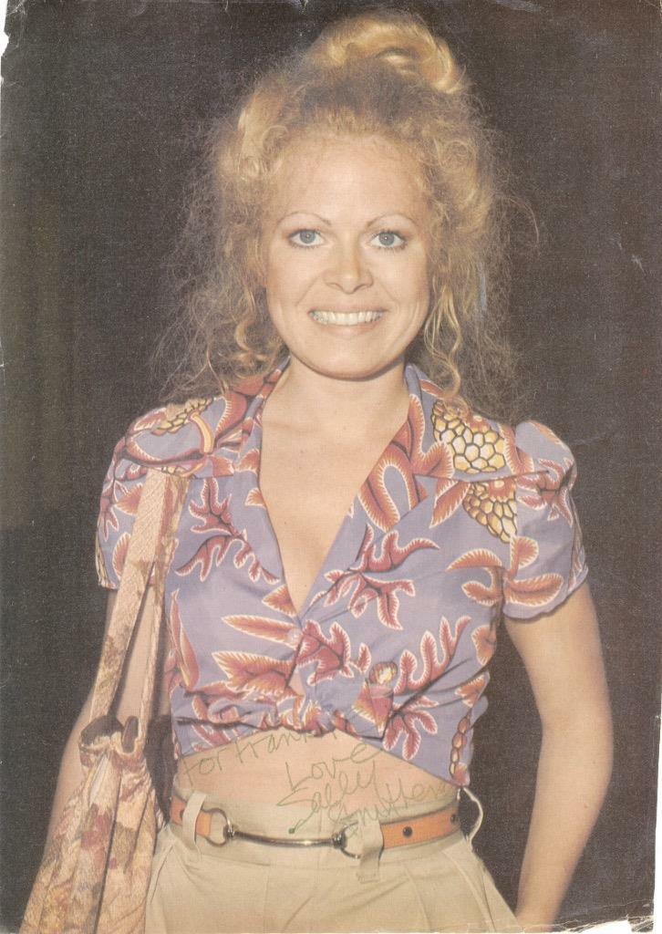 SALLY STRUTHERS-ORIGINAL AUTOGRAPHED MAGAZINE PAGE-"ALL IN THE FAMILY ...
