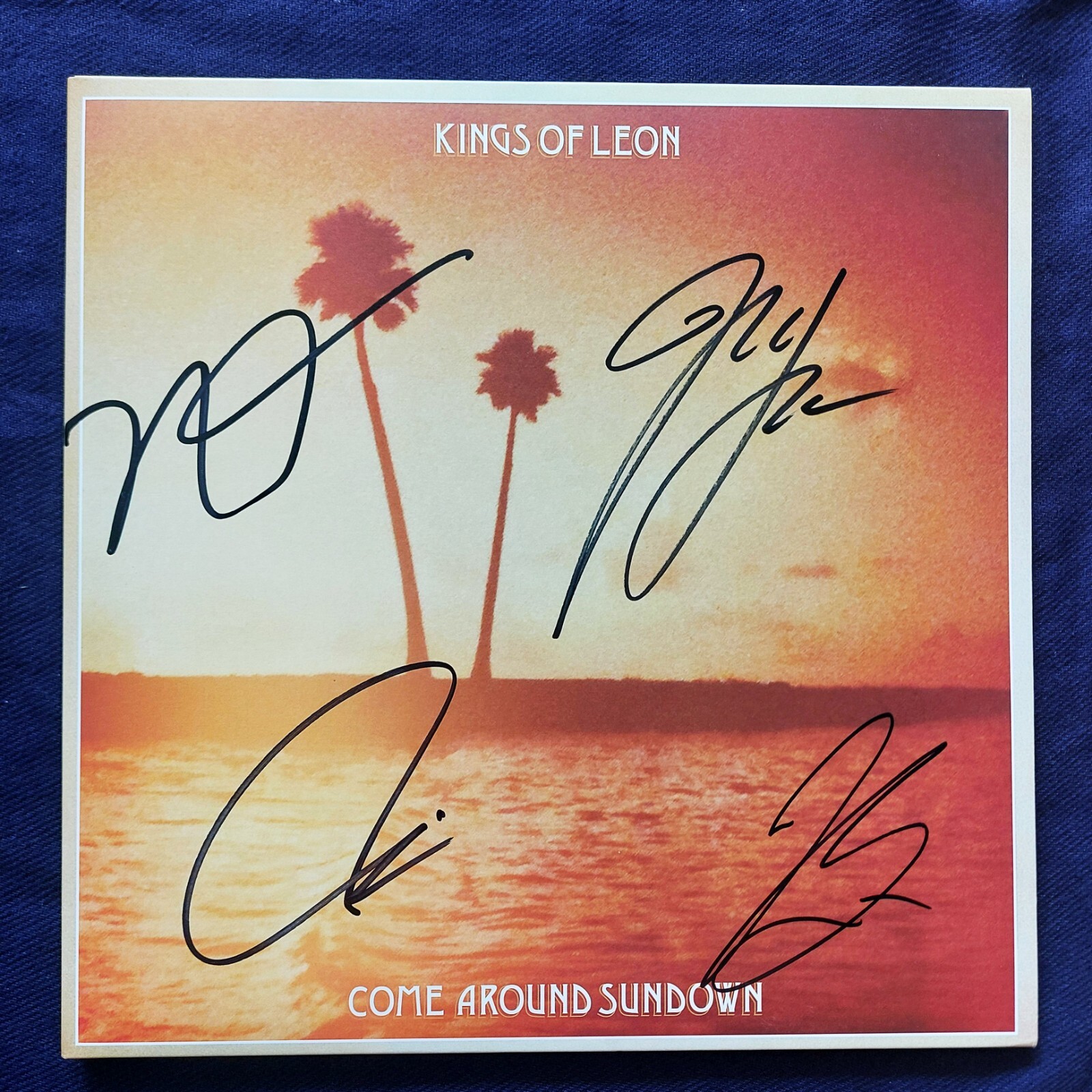 KINGS OF LEON Come Around Sundown LP fully signed by 4 original ...