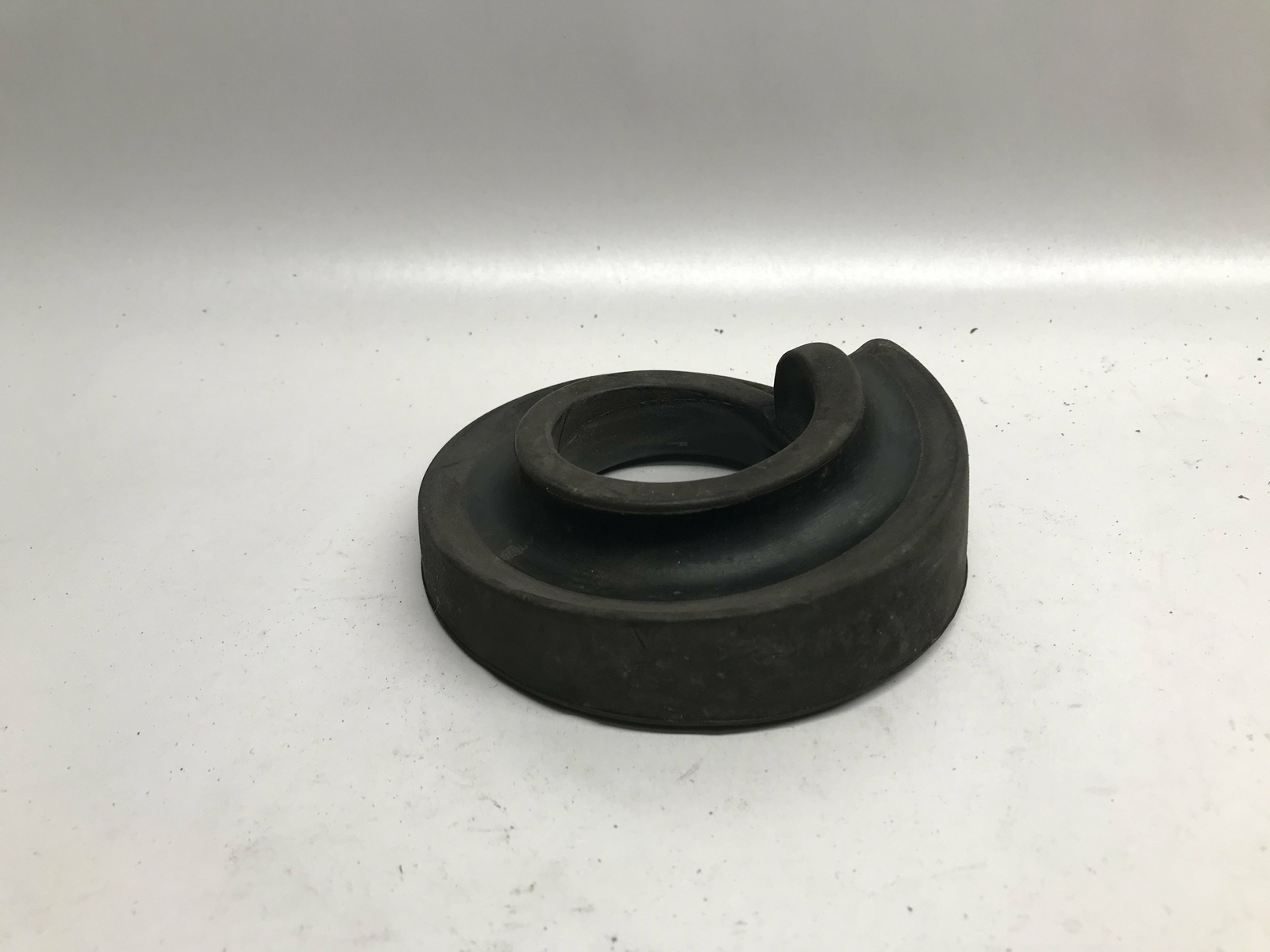 2018 CHEVROLET CAMARO 6.2 Rear Spring Rubber Support 23421478 | eBay ...