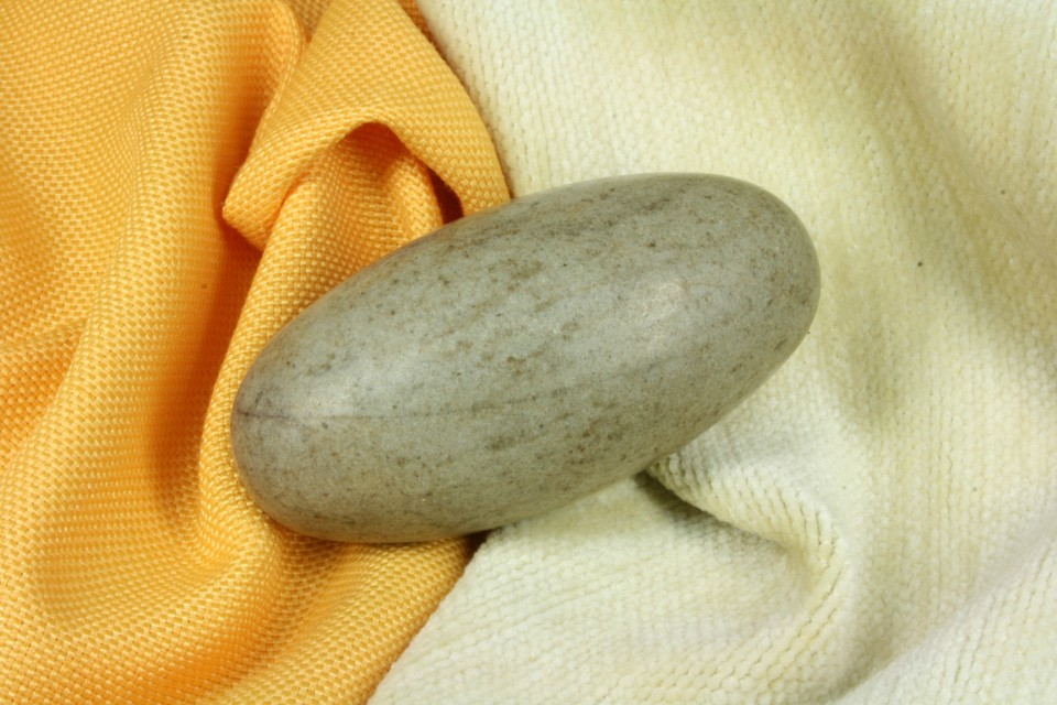 Piedra Pequeña Lingam Ovalada del Ganges. Small Stone Oval Lingam of ...