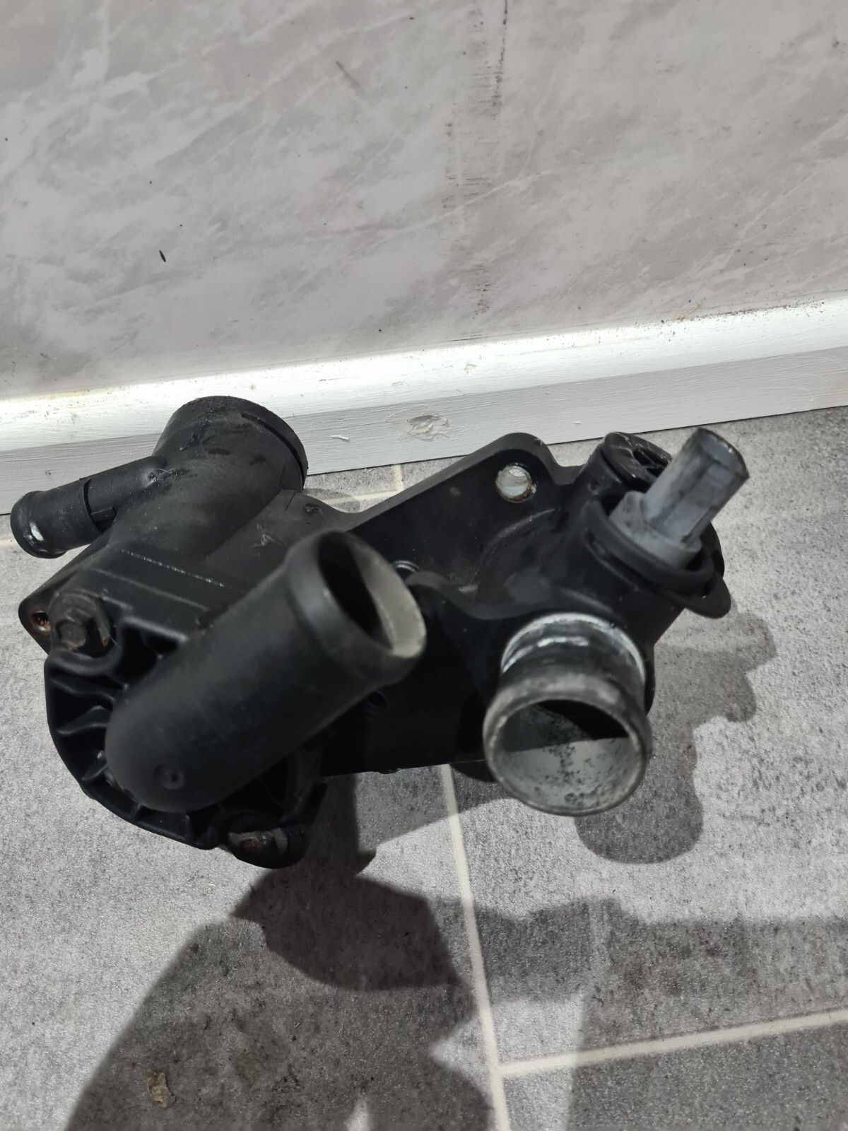 13709 H12J 09-12 SEAT IBIZA VW GOLF1.4 PETROL BXW THERMOSTAT HOUSING ...