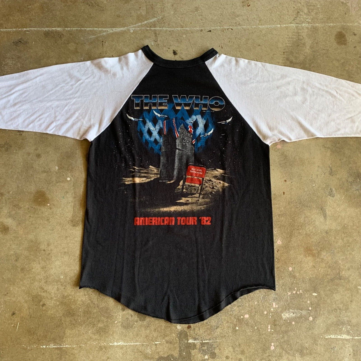 1982 VINTAGE 80s THE WHO (ROCK BAND) AMERICAN TOUR RAGLAN T 1982 VINTAGE 80s THE WHO (ROCK BAND) AMERICAN TOUR RAGLAN T