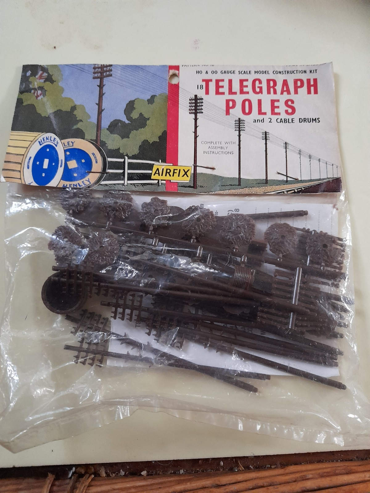 VINTAGE AIRFIX MODEL RAILWAYS KIT - TELEGRAPH POLES - STILL SEALED OO ...