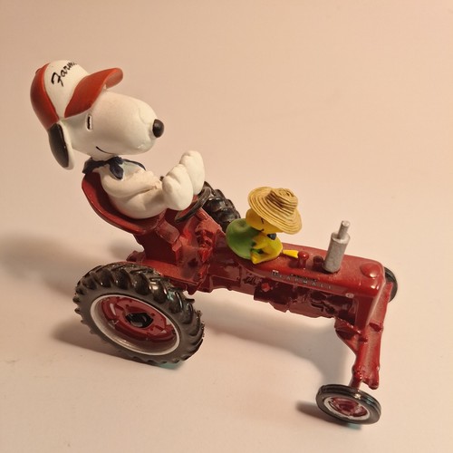 Farmall Tractor Hamilton Collection Peanuts Snoopy “ Farm Greetings ...