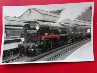PHOTO SR MERCHANT NAVY LOCO NO 35018 ON BOURNEMOUTH BELLE | eBay