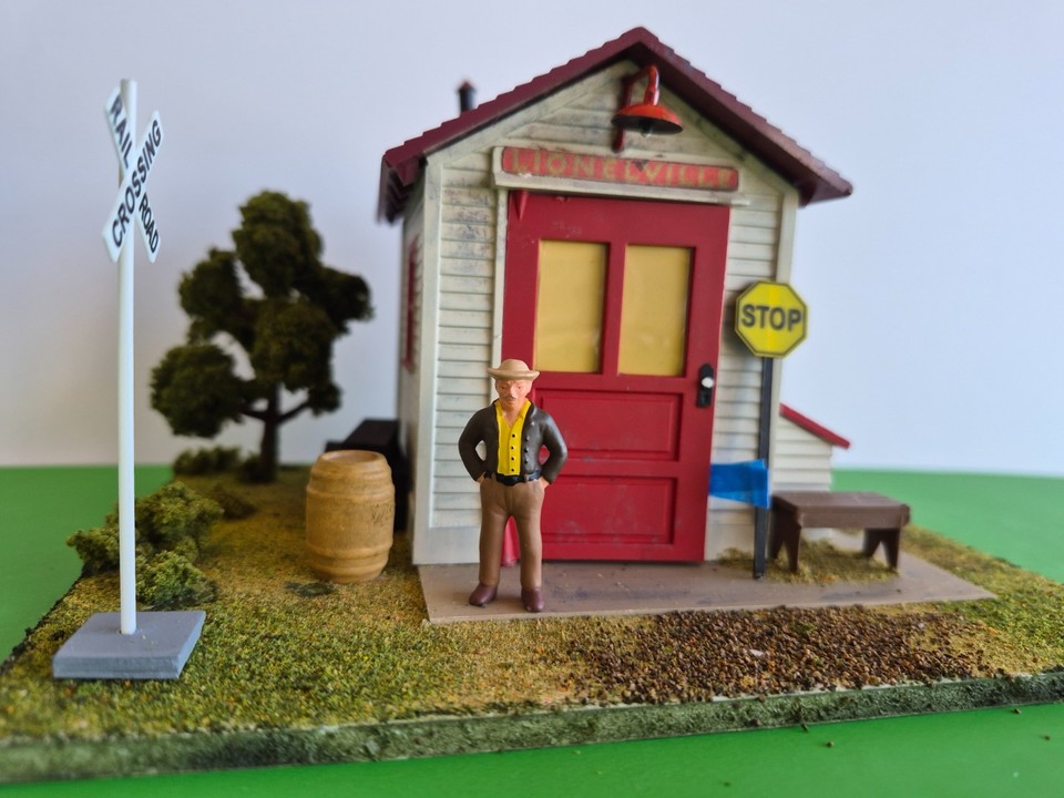 Lionel O Scale Watchman Crossing Shanty Scene from No. 125 PARTS w ...