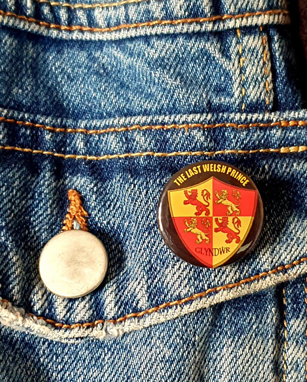 Owain Glyndwr Banner - The Last Welsh Prince- Small Button Badge - 25mm ...