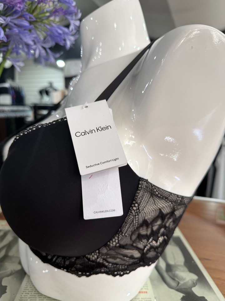 BRAND NEW Calvin Klein Contour cup bra Seductive Comfort Light 12E ...