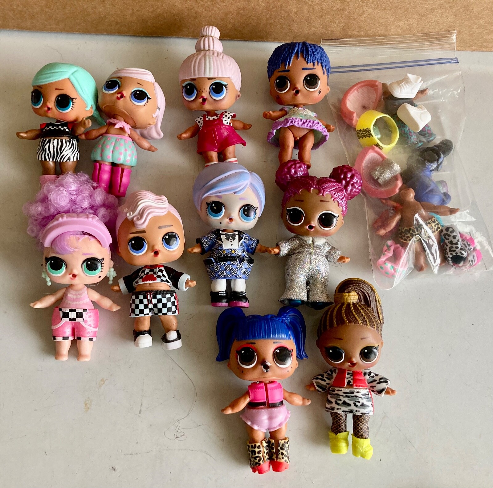LOL SURPRISE DOLLS • Lot of 10 Random Girl Dolls w/Wigs, Outfits ...