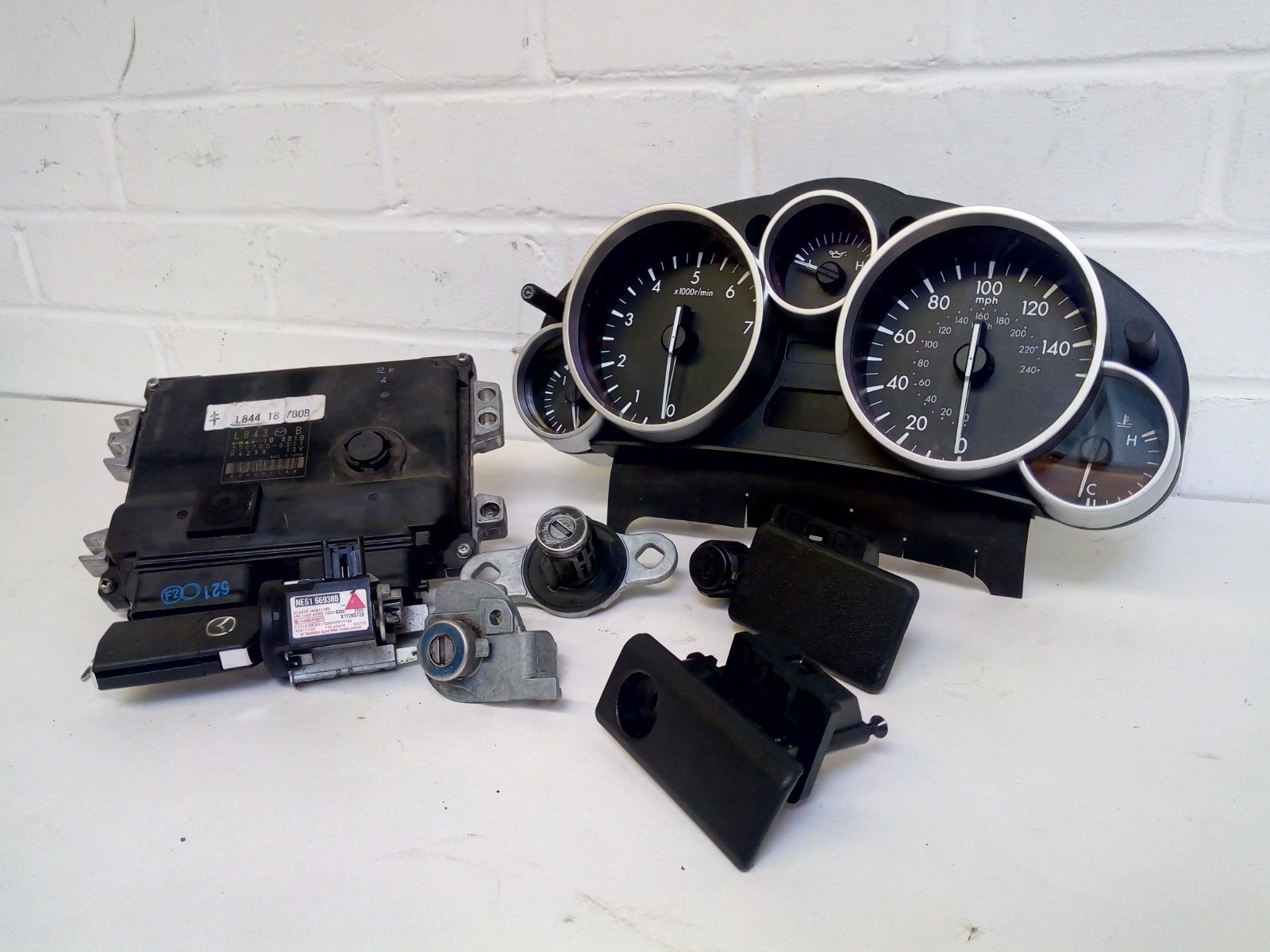 Mazda MX5 Mk3.5 (NCFL) 2009-2015 ECU AND LOCK SET with CLOCKS 1.8 L843 ...