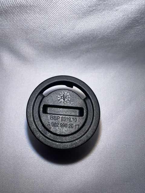 8 Genuine Mercedes-Benz Plastic Sump Plug and Washer A0029902017 for ...