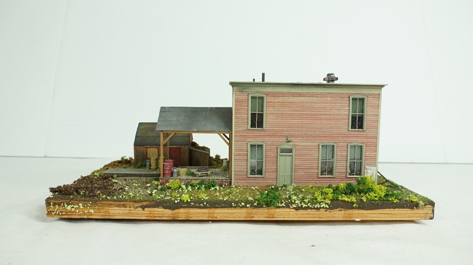 HO Scale Diorama Plumbing Supply Commercial Building Built Kit w/ Dock ...