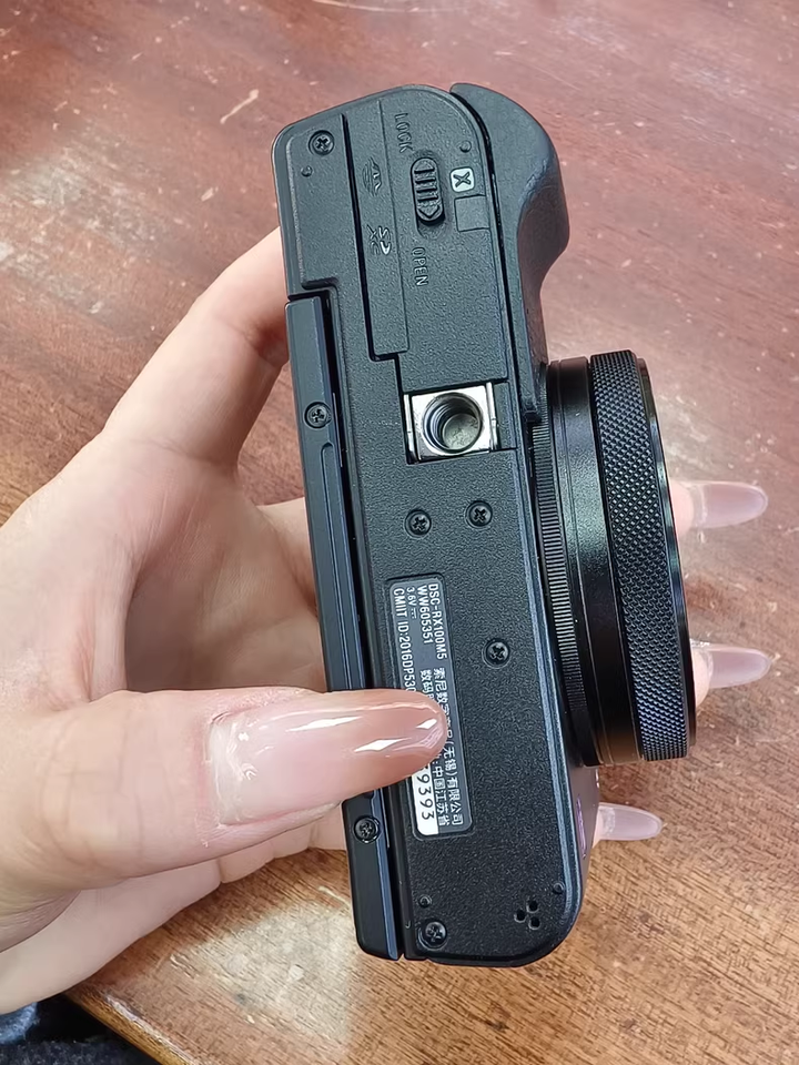 Sony Cyber-Shot DSC-RX100 V RX100M5 Flip Screen WiFi Copact Digital ...