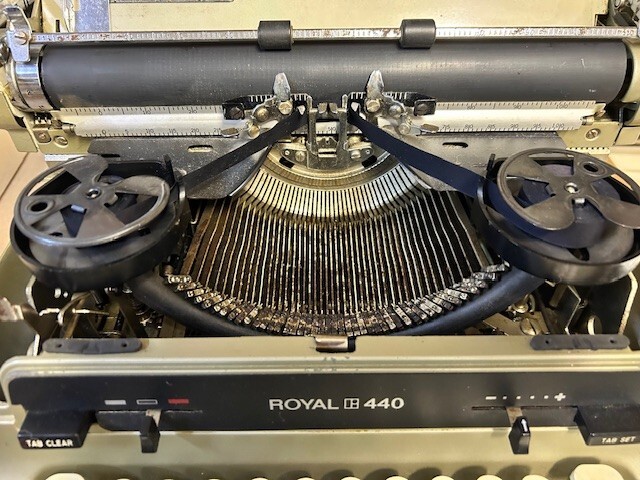 Vintage Royal 440 Manual Typewriter - works great | eBay