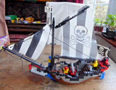 LEGO Pirates: Renegade Runner Ship (6268) good condition box and ...