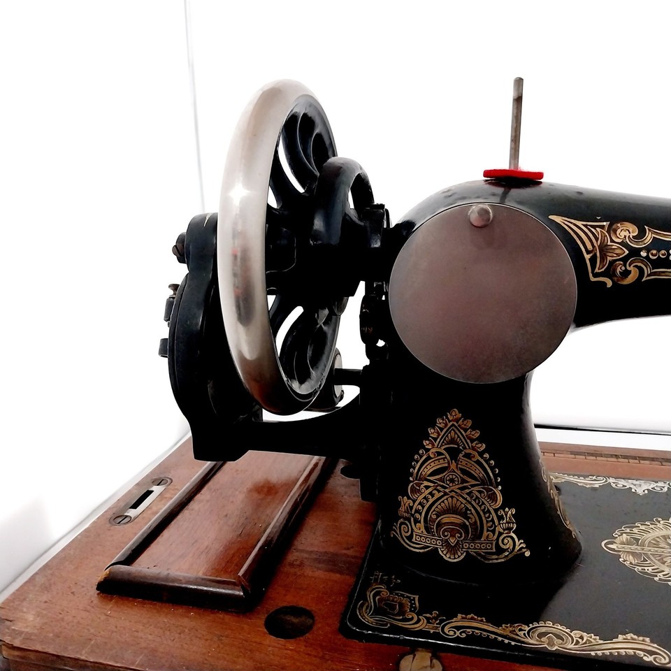 Singer Antique Sewing Machine Model 2592132 J Collier Srl London Boxed ...