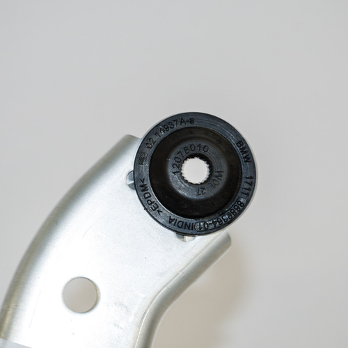 NEW BMW 5 G30 RADIATOR UPPER RIGHT BRACKET 51647357220 ORIGINAL 51-64-7 ...