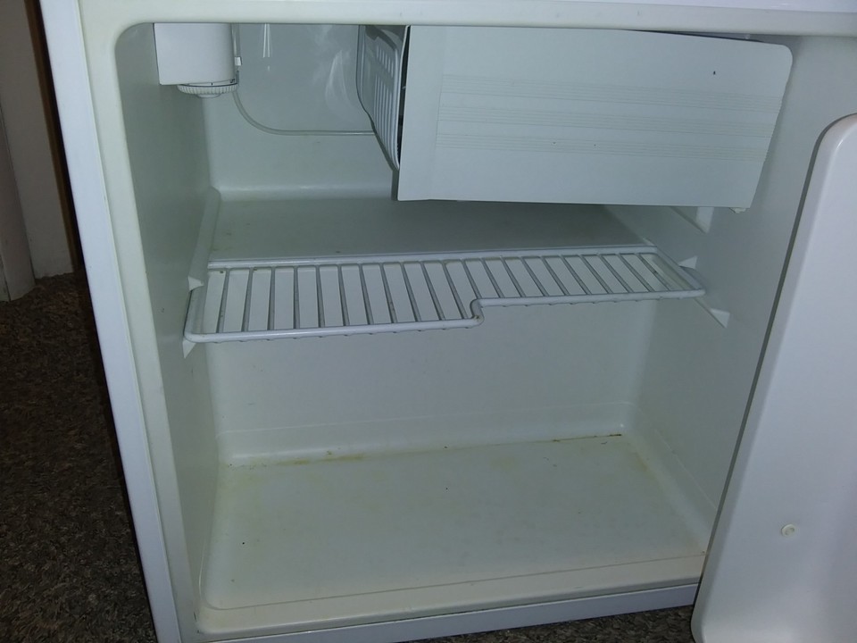Haier 1.8 Cubic Foot Mini Fridge. Model# HSW02C. Works Great! SEE ALL ...
