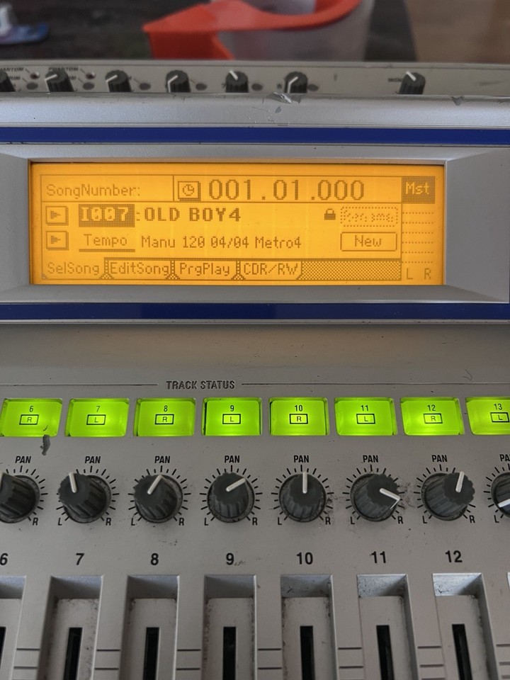 Korg D1600 Digital Recording Studio 16 Track Multi-Track Recorder ...