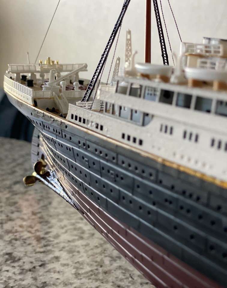 LARGE scale TITANIC Model With Lights And Display Stand. Fully ...