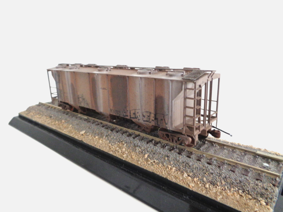 Walthers HO Gold Line PS-2 Covered Hopper IC Custom Weathered and ...