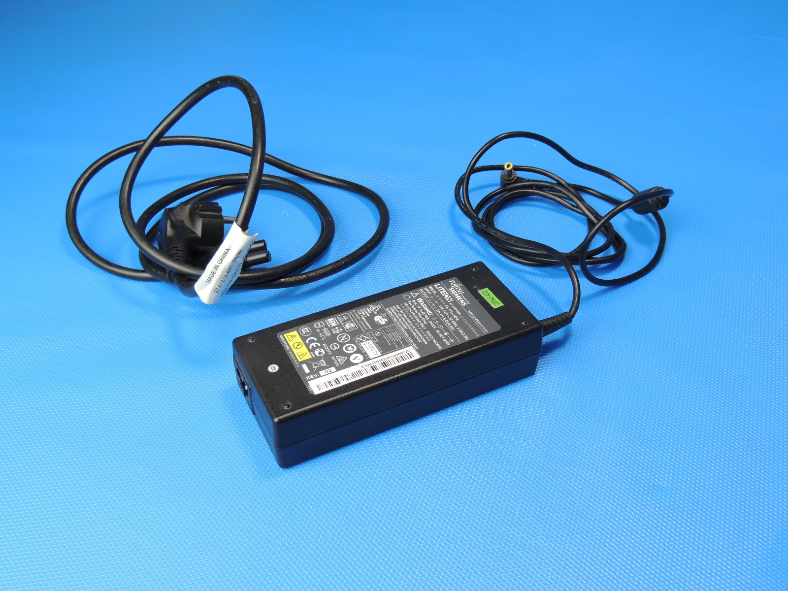 Netzteil AC Adapter Fujitsu Siemens Notebook Laptop PA-1121-04FS; Inkl ...