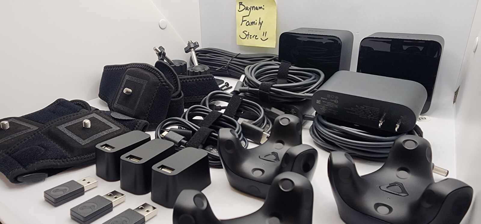 🔥3 HTC VIVE Trackers 3.0 + 3x Straps 2x Base Stations VRChat Full Body ...