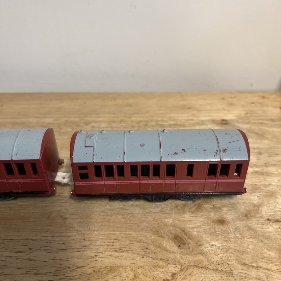 tomy trackmaster thomas the tank engine train set 2 red express coaches ...