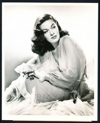 1945 Ramsay Ames, Pin-Up Queen and Actress "Makes Screen Debut ...