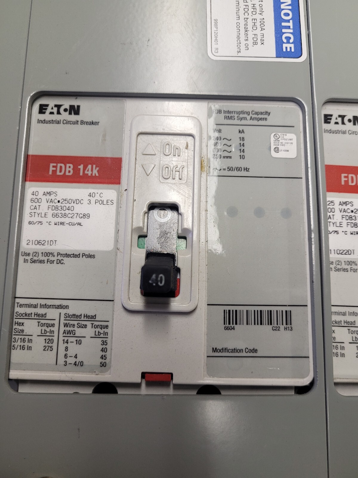 Eaton 400A Pow-R-Line PRL3A 3a Distribution Panelboard w/(4)Breakers ...