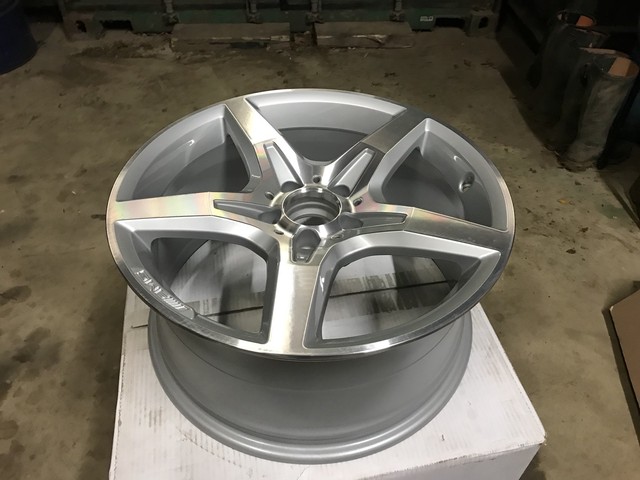Genuine OEM MERCEDES BENZ AMG 18 SLK Rear Alloy Wheel A1724012702 More ...
