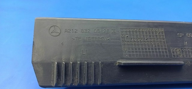 Mercedes-Benz E W212 2011 Left water drain line hose A2128320525 ...