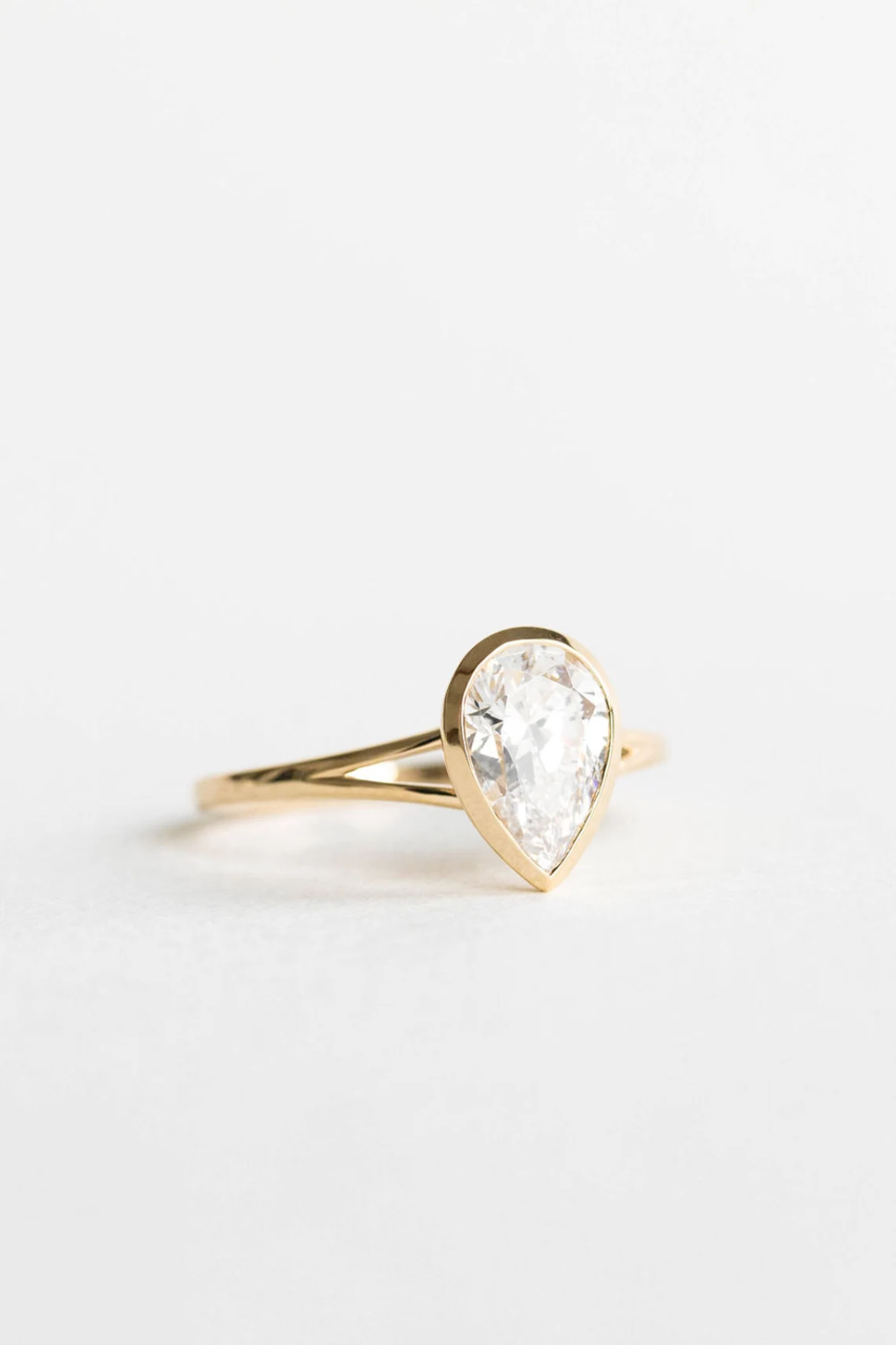 1.50 Ct Pear Cut Bezel Set Moissanite Engagement Ring Solitaire Split ...