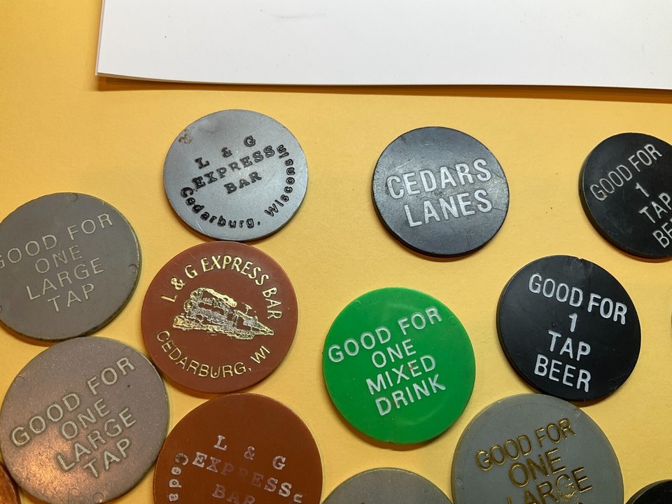 Vintage Lot of 30 Plastic Drink Trade Tokens Wisconsin Cedars Lane L ...