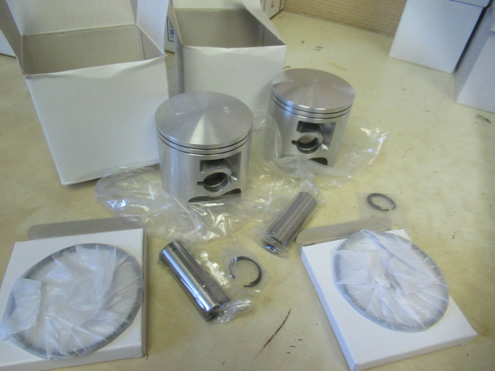 BVP SNOWMOBILE PISTONS +0.10mm - YAMAHA EXCITER 570 + II + DCX 1987 ...