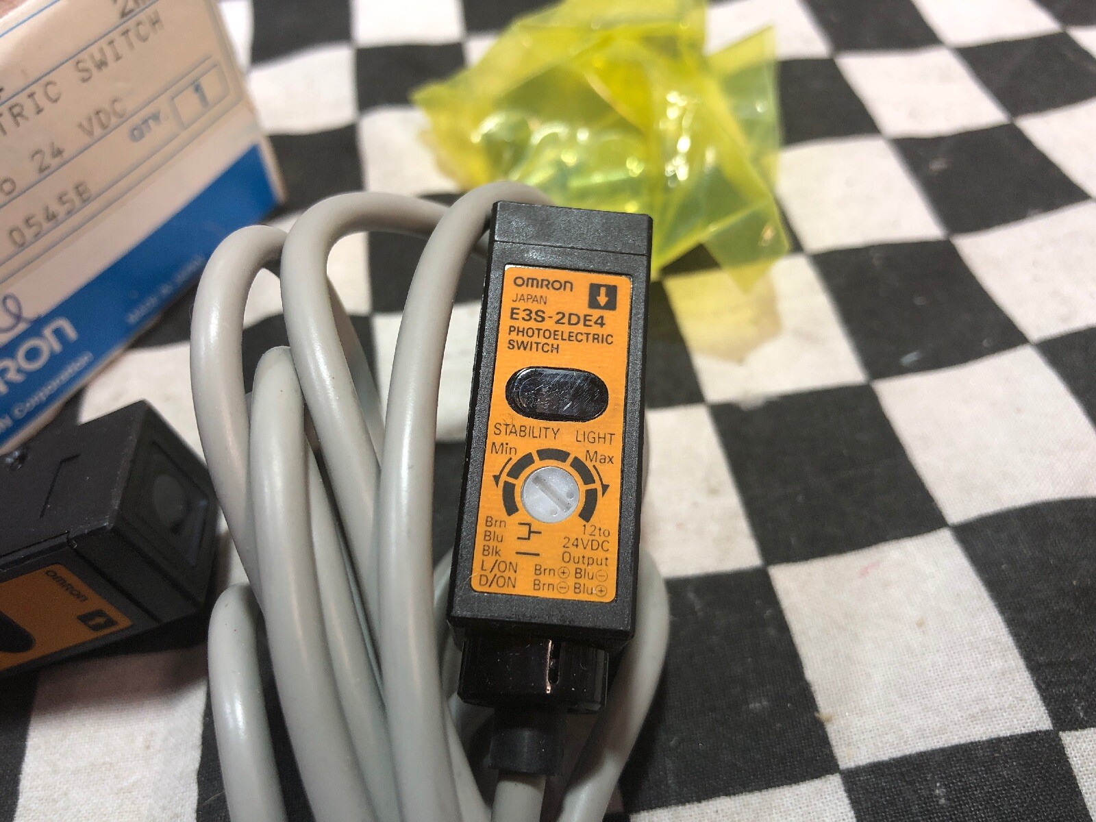 OMRON PHOTOELECTRIC SENSOR, E3S-2E4, E3S-2LE4, E3S-2DE4, SHIPSAMEDAY | eBay