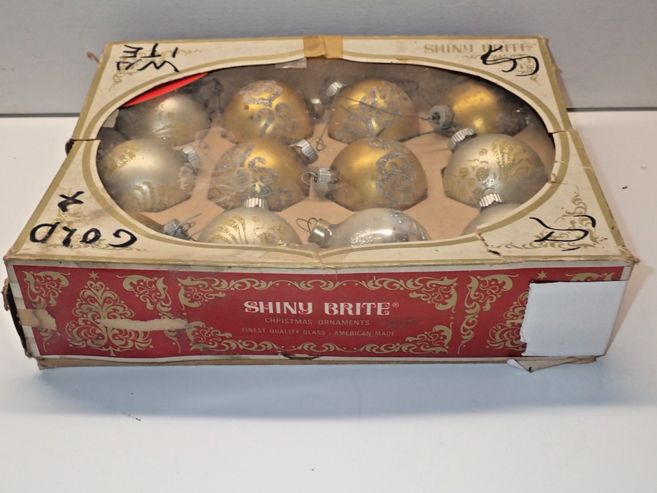 12 VINTAGE SHINY BRITE GOLD AND SILVER CHRISTMAS TREE ORNAMENTS BULBS ...