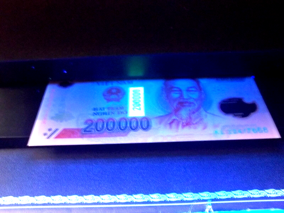 200,000 VIETNAM DONG ***UNCIRCULATED*** BANKNOTE, 2013 -2022 POLYMER ...