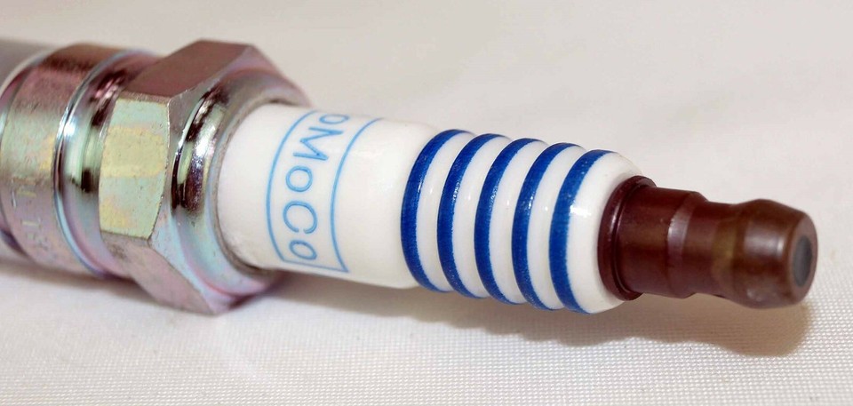 Set of 8 Genuine Motorcraft SP530 Iridium Spark Plugs Ford AYFS32YR ...