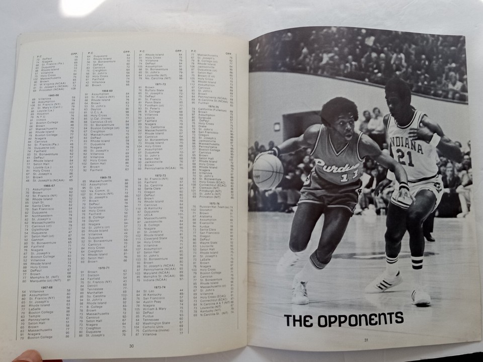 PROVIDENCE COLLEGE FRIARS 1976-1977 Basketball Yearbook DAVE GAVITT ...