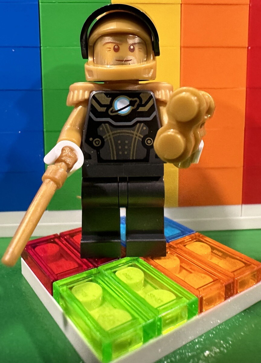 LEGO Classic Spaceman Pearl Gold / Metallic Leg/Commander W/ gold Head ...
