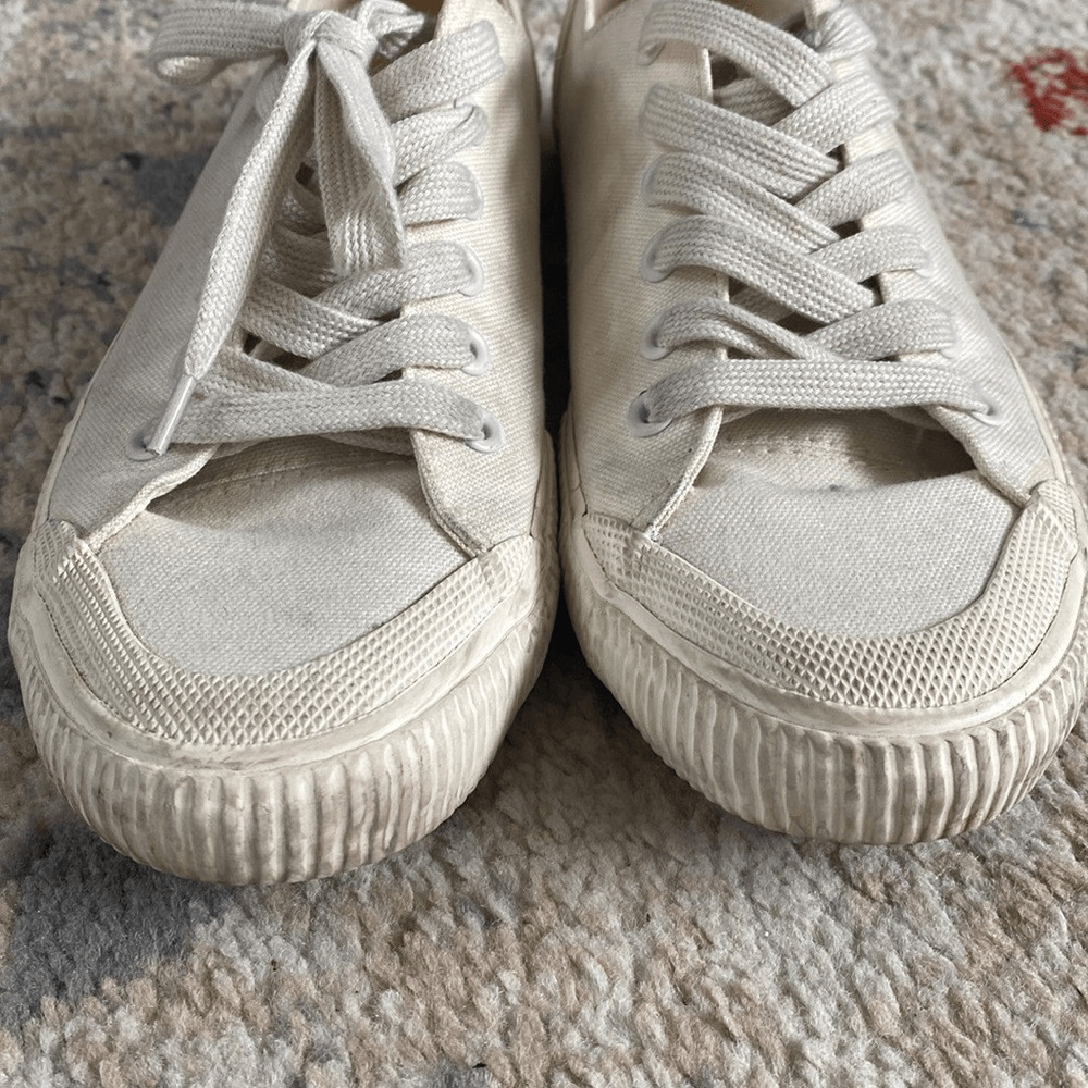 Universal Thread Cream Canvas Sneakers Size 8 - Gem