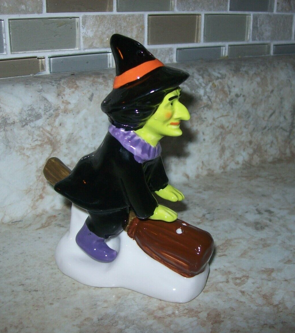 New In Box Cracker Barrel Halloween Witch On Broom Salt & Pepper Shaker ...