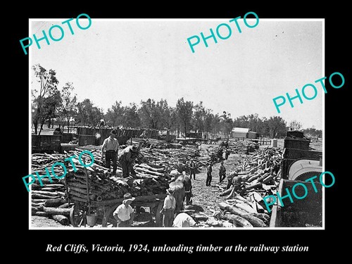 OLD POSTCARD SIZE PHOTO OF RED CLIFFS VIC TIMBER AT THE RAILWAY STATION ...