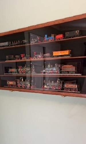 Train Display Case O Scale Cherry Railroad Model Locomotive Wood Rack ...